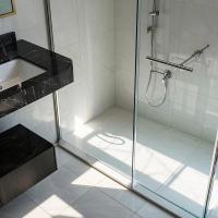 China Customizable Tempered Safety Glass Shower Room For Secure Bathroom Use for sale