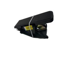 China LG704570050 Accessories Decoration All Style Car Gas Brake Rest Pedal Electronic Gas Pedal for SINOTRUK HOWO for sale