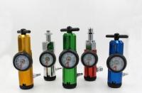China Mini Oxygen Regulator with Aluminum Material 0-8 Lpm CGA 540 Connector Brass Sleeve for sale
