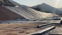 China Custom HDPE Smooth Geomembrane 1.5mm Thickness 50 Year Service Life for Landfill Mining for sale