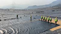 China Custom HDPE Smooth Geomembrane 1.5mm Thickness 50 Year Service Life for Landfill Mining for sale