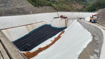 China Nonwoven Long-Filament Geotextile 200-800 gsm for Ash Landfill Filtration and Stabilization for sale