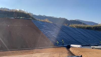 China Weldable HDPE Geomembrane 1.5mm Thickness 8m Width for Mine Water Storage for sale