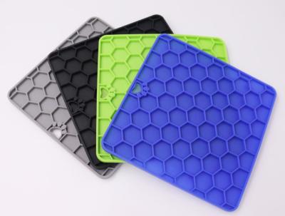 China Silicone Non Slip Dog Bowl Licking Mat For Dogs 187x187x7mm for sale
