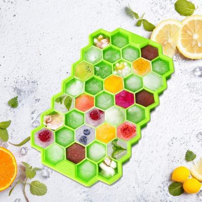 China 74 BPA Free Ice Cube Tray With Lid Spill Resistant Stackable for sale