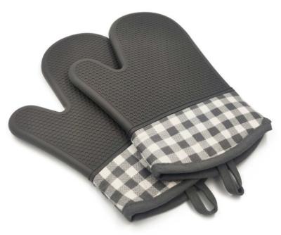 China Heat Resistant BBQ Silicone Gloves Waterproof Sustainable Washable for sale