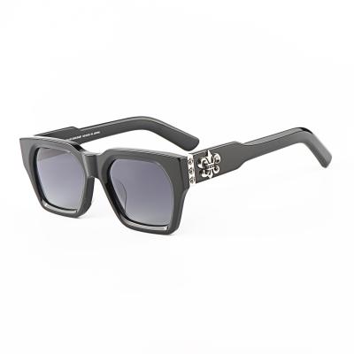 China Guangdong Wholesaler Vintage Fashion Party Props Thick Shade Frames Work Outdoors Recreation High Quality Sunglasses Custom logo for sale