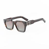 China Guangdong Wholesaler Vintage Fashion Party Props Thick Shade Frames Work Outdoors Recreation High Quality Sunglasses Custom logo for sale