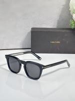 China Retro Square Thick Frame Sunglasses, Luxury Acetate UV400 Protection Unisex Shades with Signature T Logo FT1326 for sale