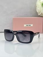 China Luxury Square Sunglasses for Women, Trendy Transparent Thick Frame Gradient Lens Designer Sunglasses, UV400 Protection Retro Oversized Square Shades, Multi Colors Fashion Eyewear for Beach Travel Dail for sale
