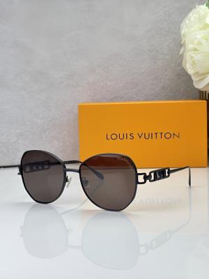 China Luxury Metal Irregular Oval Sunglasses for Women, Designer Chain Temple UV400 Gradient Lens Sun Glasses, Vintage Fashion Ladies Shades for Travel Beach Party for sale