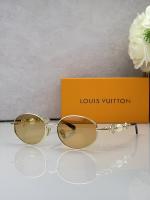 China Vintage Oval Pearl Chain Sunglasses for Women Luxury Metal Frame Gradient Lens UV400 Protection Elegant Ladies Eyewear for Party Travel Z8331 for sale