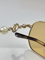 China Vintage Oval Pearl Chain Sunglasses for Women Luxury Metal Frame Gradient Lens UV400 Protection Elegant Ladies Eyewear for Party Travel Prescription for sale