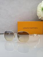 China Vintage Oval Pearl Chain Sunglasses for Women Luxury Metal Frame Gradient Lens UV400 Protection Elegant Ladies Eyewear for Party Travel Prescription for sale