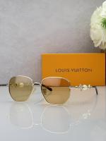 China Vintage Oval Pearl Chain Sunglasses for Women Luxury Metal Frame Gradient Lens UV400 Protection Elegant Ladies Eyewear for Party Travel Prescription for sale