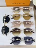 China Vintage Oval Pearl Chain Sunglasses for Women Luxury Metal Frame Gradient Lens UV400 Protection Elegant Ladies Eyewear for Party Travel Prescription for sale