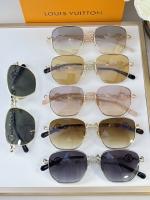 China Vintage Oval Pearl Chain Sunglasses for Women Luxury Metal Frame Gradient Lens UV400 Protection Elegant Ladies Eyewear for Party Travel Prescription for sale