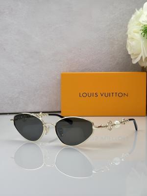 China Women Cat Eye Gradient Sunglasses, Luxury Metal Frame with Pearl Chain Decor UV400 Protection Vintage Retro Ladies Fashion Shades for Party Travel for sale