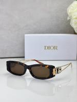 China Women Luxury Retro Small Rectangle Sunglasses, D Logo Metal Hinge Double Gold Wire Temple UV400 Sunglasses, Trendy Designer Style Fashion Eyewear for Outdoor Vacation for sale