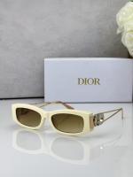 China Women Luxury Retro Small Rectangle Sunglasses, D Logo Metal Hinge Double Gold Wire Temple UV400 Sunglasses, Trendy Designer Style Fashion Eyewear for Outdoor Vacation for sale