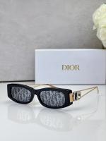 China Women Luxury Retro Small Rectangle Sunglasses, D Logo Metal Hinge Double Gold Wire Temple UV400 Sunglasses, Trendy Designer Style Fashion Eyewear for Outdoor Vacation for sale