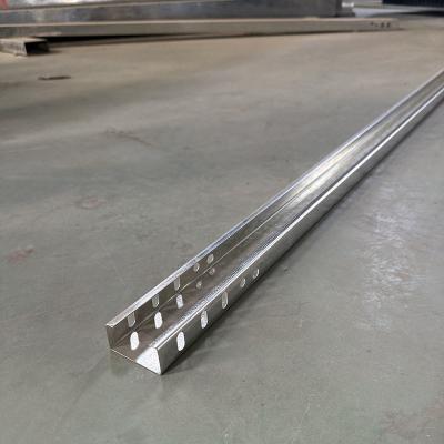 China OEM Wireway Galvanised Metal Trunking 50-1000mm Rectangle Shape for sale