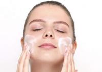 China Gel Natural Daily Facial Cleanser Ice Crystal Moisturizing Hydrating Function for sale
