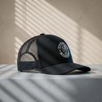 China Flat Bill Snapback Custom Embroidered Trucker Hats Mesh Back Street Design for sale