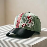 China Chain Stitch Embroidery Baseball Cap Looping Thread Vintage Handcrafted Logo Design Cap for sale