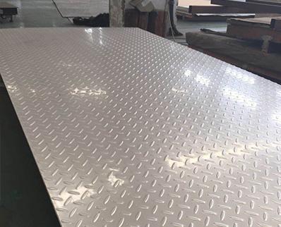 China 304 Stainless Steel Diamond Checkered Plate 2B Finish 4x8 Sheet for Industrial Flooring for sale