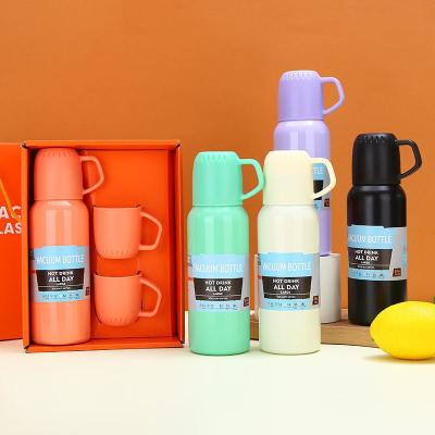 China 550ml 304 Stainless Steel Vacuum Insulated Water Cup Gift Set with 3 Lids for sale