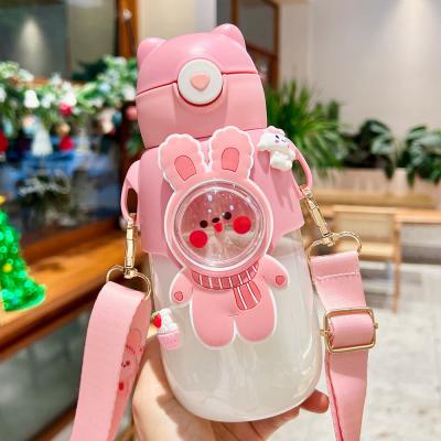 China Cute Bears Plastic Water Bottle 520ml with Straw Portable Large Capacity for Students for sale