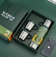 China 680ml Insulated Water Bottle Double Wall 304 Stainless Steel Thermos Vacuum Flask with 2 Cups for sale