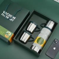 China 680ml Insulated Water Bottle Double Wall 304 Stainless Steel Thermos Vacuum Flask with 2 Cups for sale