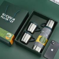 China 680ml Insulated Water Bottle Double Wall 304 Stainless Steel Thermos Vacuum Flask with 2 Cups for sale