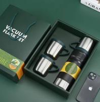 China 680ml Insulated Water Bottle Double Wall 304 Stainless Steel Thermos Vacuum Flask with 2 Cups for sale