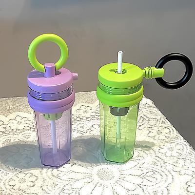 China 700ml Plastic Drinking Water Bottle with Straw Large Capacity Thermal Insulation Portable Transparent for sale