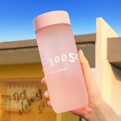 China 600ml Custom Logo Plastic Cup with Transparent and Student Water Bottle Portable Design for sale