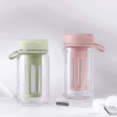 China Portable Plastic Water Bottle Simple Style with Teainfuser and 450ml/600ml Capacityline for sale
