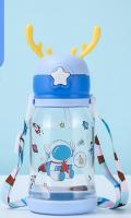 China Custom Logo Plastic Kids Water Bottle 600ml Portable Straw Drinking Bottle 22.5x8.5cm for sale