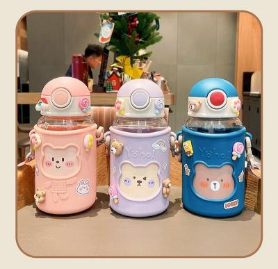 China Wholesale 620ml Plastic Water Bottle with Straw for Kids Students Cute Bear Design Custom Color for sale
