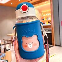 China Wholesale 620ml Plastic Kids Water Bottle with Straw Custom Color 3D Sticker Design for sale