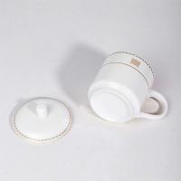 China Bulk Ceramic Grandpa Mug with Lid Hand Grip 430ml White Coffee Mug for sale