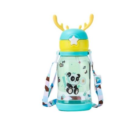 China 600ml Plastic Kids Water Bottle with Straw Portable Cute Sippy Cup for Children for sale