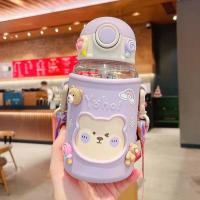 China Anti-Corrosion Coated 620ml Plastic Water Bottle with Bear Lid and Lanyard Cute for sale