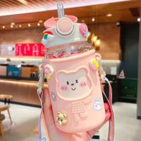 China Anti-Corrosion Coated 620ml Plastic Water Bottle with Bear Lid and Lanyard Cute for sale