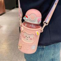 China Anti-Corrosion Coated 620ml Plastic Water Bottle with Bear Lid and Lanyard Cute for sale