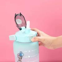 China Plastic Straw Sports Water Bottle 2000ml Large Capacity Gradient Color Drinking Cup for Outdoor for sale