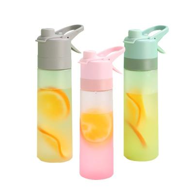 China Custom Logo Outdoor Bicycle Cycling Water Bottle with 650ML Capacity and Spray Function for sale
