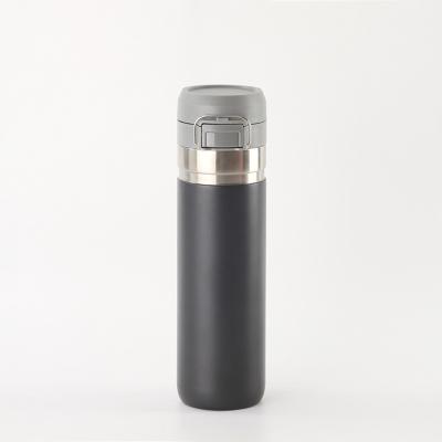 China 700ml Vacuum Insulated Stainless Steel Water Bottle 304 for Hot Cold Drinks 6-12hrs for sale